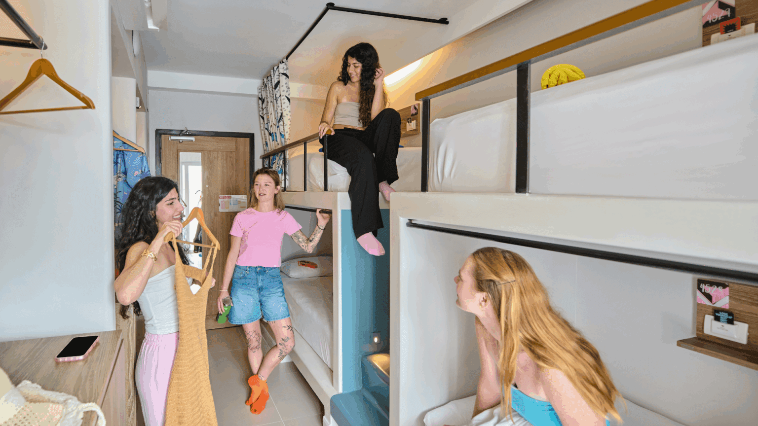 How to Find the Best Hostel Deals: 5 Budget Travel Tips Backpackers ...